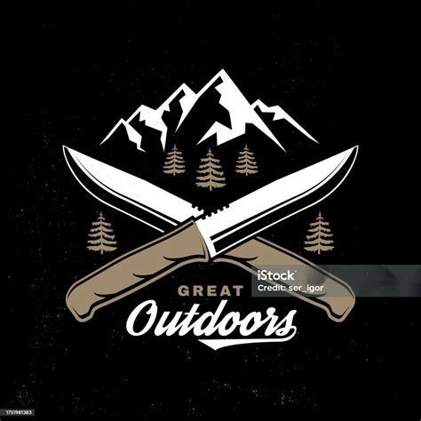 멋진 야외 스티커 벡터 그림입니다 셔츠 또는 엠블럼 인쇄 스탬프 패치 또는 티셔츠에 대한 개념입니다 숲 소나무 캠핑 나이프 산 실루엣을 사용한 빈티지 타이포그래피 디자인