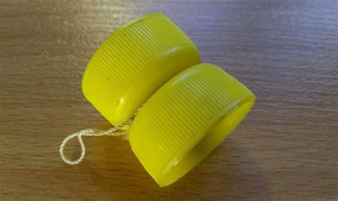 How To Make A Yo Yo Easy Way Yo Yo From Plastic Covers Folgers Coffee Container Crafts Yo
