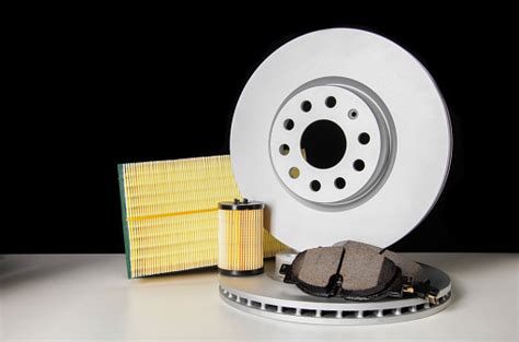검은 배경에 자동차 자동차 부품 세트 패드 공기 및 오일 필터가있는 브레이크 디스크 텍스트 산업을위한 공간 복사 제동판에 대한 스톡 사진 및 기타 이미지 Istock