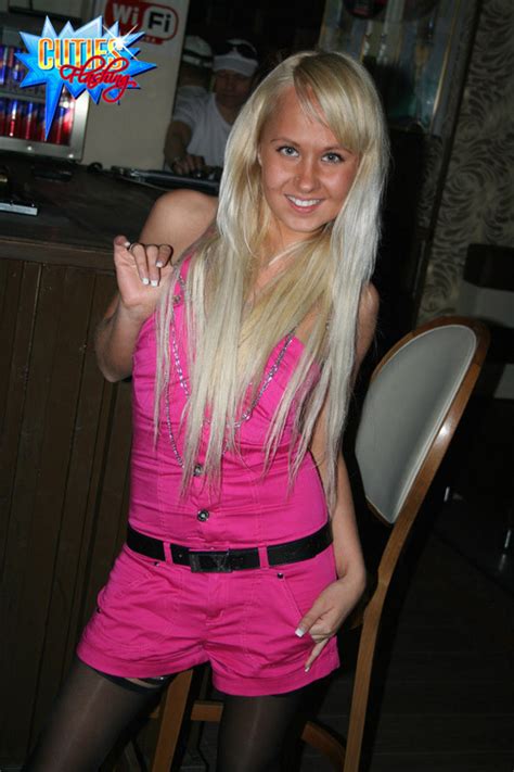 Flashing Nice Ass In Tiny Shorts In A Crowded Club Porn Pictures Xxx