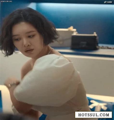 더 글로리 Part 2 혜정이 차주영 오프솔더 가슴 노출