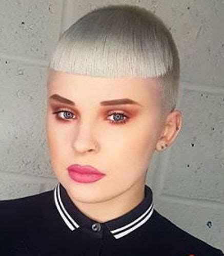 Pin By David Connelly On Chelsea Skingirl And Skinbyrd Haircuts 06