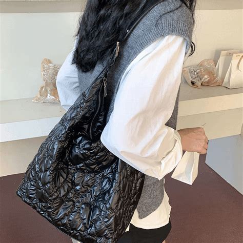 [당일배송] 로아 글로시 하트 퀼팅 보부상 빅 숄더백 3color 에이블리