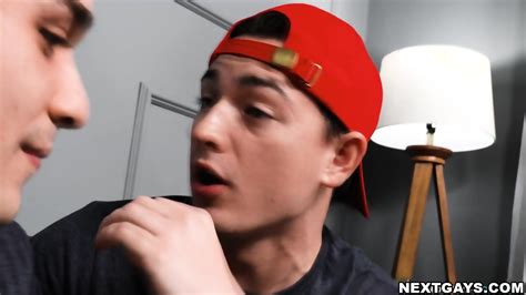 Andrew And Masyn Makes Cash From Anal Sex Eporner