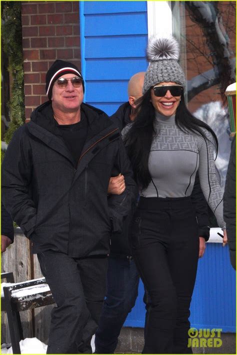 Jeff Bezos Girlfriend Lauren Sanchez Braves Snowy Aspen Weather In A