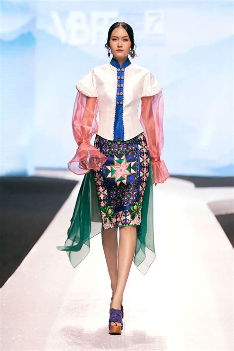 Ghim của Melanie trên Ethnic Fashion trong 2025 | Thời trang