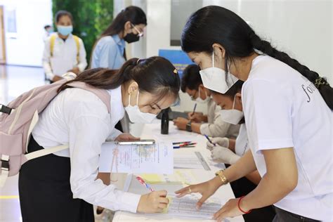 យុវជន ឆ្នើម ១០០នាក់ទទួលបានអាហារូបករណ៍ ចេន ហ្ស៊ី ដើម្បីបន្តការសិក្សាថ្នាក់ឧត្តម