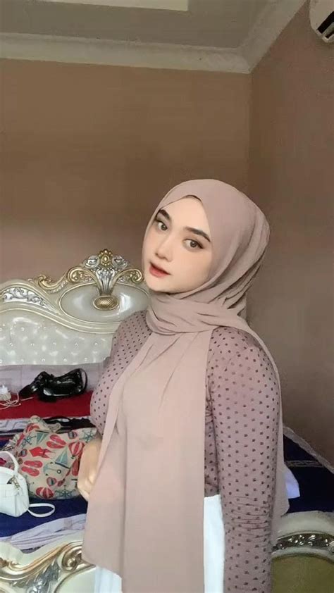 Pin oleh Jefry Ahmad di baru | Gaya hijab, Gadis berjilbab, Wanita cantik
