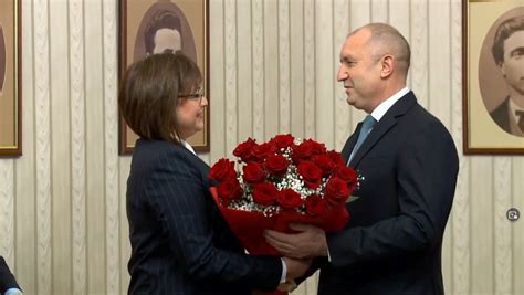 Румен Радев връчи третия мандат на рождения ден на Корнелия Нинова