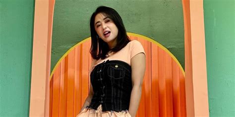 Calon Suaminya Dicibir Bergaji Kecil Dewi Perssik Meradang Dia Dibayar Pakai Dolar Dream Co Id