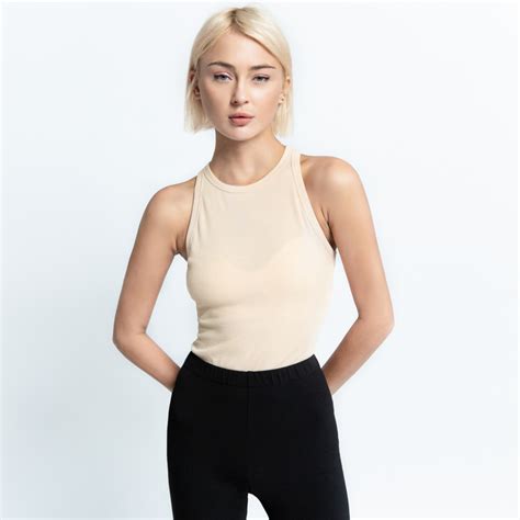 10 Mẹo Phối Đồ Với Áo Ba Lỗ Nữ Biến Bạn Thành Fashionista