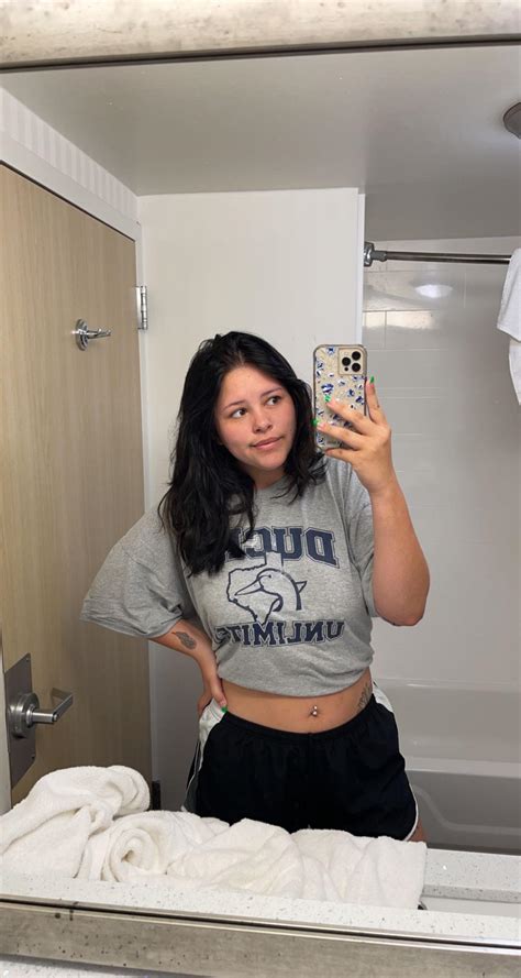 Throwback Selfie From When I Went To The Beach 🥲💖f18 R Midriff