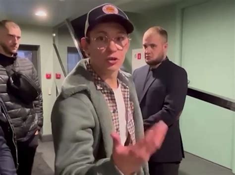 Как выглядит девушка которую укусил актер Никита Кологривый фото видео Sport24