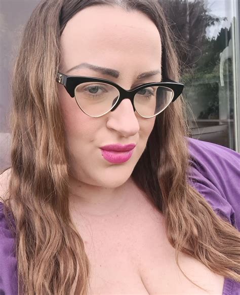 Does My Blog Make Me Look Fat Home Facebook