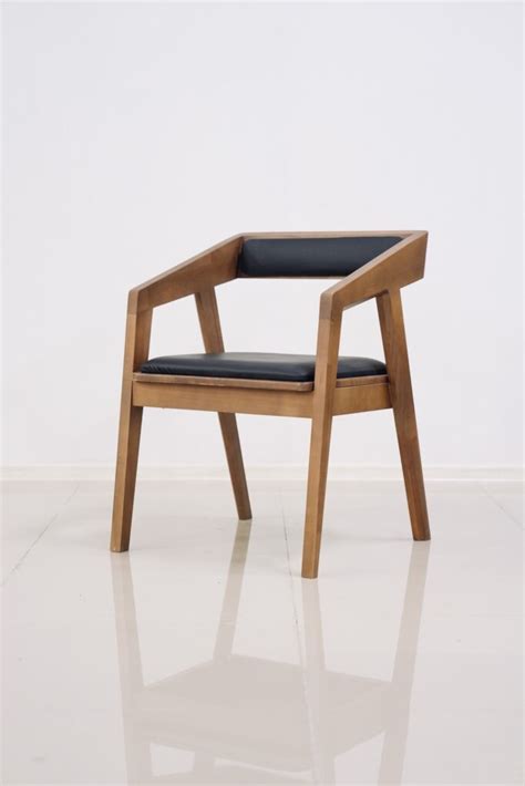 წიფელის ხის ყავისფერი სავარძელი Aleburi