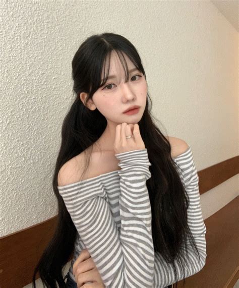 카리나 착용 썸머 단가라 오프숄더 티셔츠 에이블리