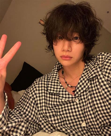 Kpop Hairstyle Male Pretty Men Pretty Hair Cuts Tan Asian Mullet Haircut Really Short Hair