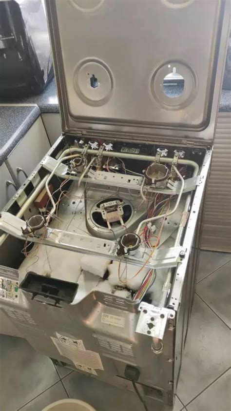 Naprawa uszkodzonego przełącznika funkcji piekarnika Beko FSM52335DXDS ...