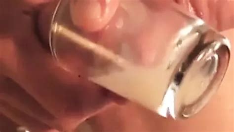 Обнаженный соло мужчина дрочит сперму самостоятельно писает и раздвигает очко xHamster