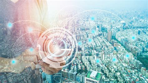 남자를 사용 하 여 전화 연결 하 고 도시 Conncection 라인 개념 개념적 기술 인터넷 세계화 사업에 대 한 공동체에 대한 스톡 사진 및 기타 이미지 Istock