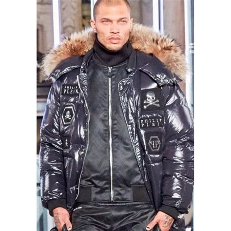 Най красивият затворник направи дебюта си като модел в Ню Йорк Галерия