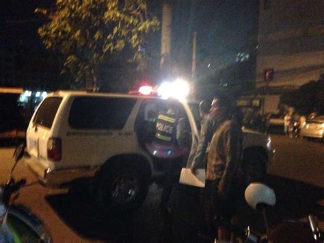 ដាច់ដើមឈើមួយដើម ដោយបុរសស្រវឹងបើករថយន្តទំនើបបុកនៅ ជិតពេទ្យចិន សម្លេងសហគមន៍ខ្មែរ