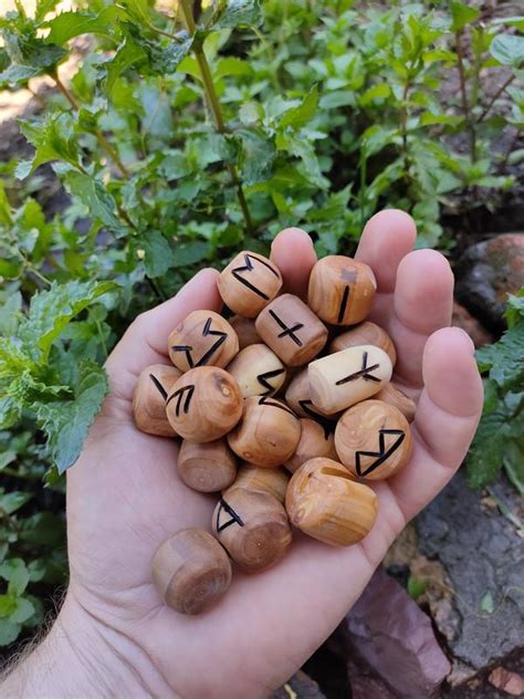 Руни з дерева — ціна 1000 грн у каталозі Сувеніри Купити товари для дому та побуту за доступною