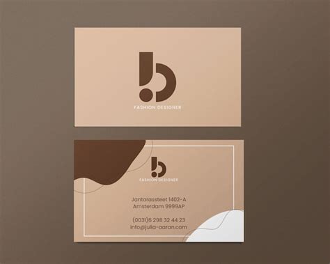 밝은 갈색 배경의 우아한 패션 디자이너 명함 디자인 프리미엄 Psd 파일