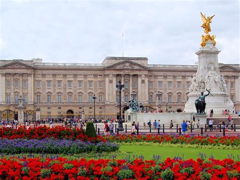 พระราชินีเอลิซาเบธ เปิดพระราชวังบักกิ้งแฮมถึง 2 เดือน ให้ประชาชนเข้าชมในรอบ 22 ปี