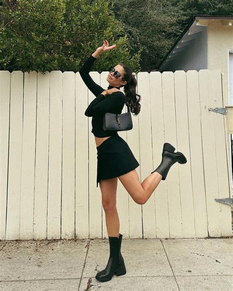 Photo N°10 Sous La Douche Avec Sara Sampaio