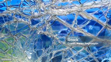 자동차의 깨진 앞 유리 유리 파편 자동차와 사고 위험한 교통 사고 교통 사고 0명에 대한 스톡 사진 및 기타 이미지 0명 결정체 교통 이벤트 Istock