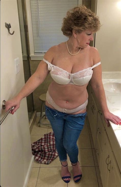 Pin On Sexy Older Women