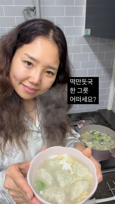 선주 ︎ Seonju ︎ 마마언니 우리의 우당탕 저녁식사 시간 반찬 차리고 국 푸고 밥 푸고 저녁 준비 끝 애들아 밥 먹자 ~~😀😀” 기분 좋게 차렸는데 기분