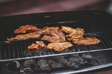 Bbq 고기 굽는 그릴 돼지고기 바비큐 식사 여름 요리 음식 저녁 식사에 관한 무료 스톡 사진
