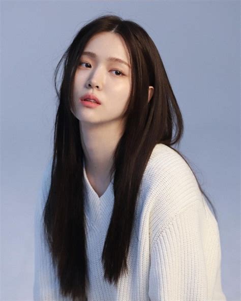 Intip 10 Penampilan Kim Ji Eun Yang Disebut Mirip Ryujin Itzy Yuk