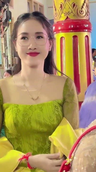 လှပါတယ်မေရယ် ချစ်စရာကောင်းတဲ့မြန်မာမလေးတစ်ယောက် 😍🥰 Youtube