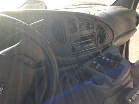 2004 Ford E 450 Super Duty Base Cutaway Van 2 Door 6 0l