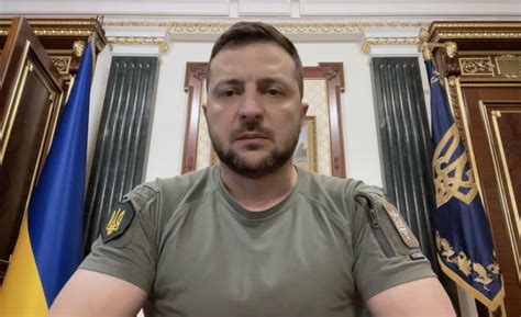 Цими днями якщо ви за кордоном будьте там із прапором України й поширюйте правду про злочини