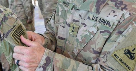 This Is Why Soldiers Wear Unit Patches We Are The Mighty