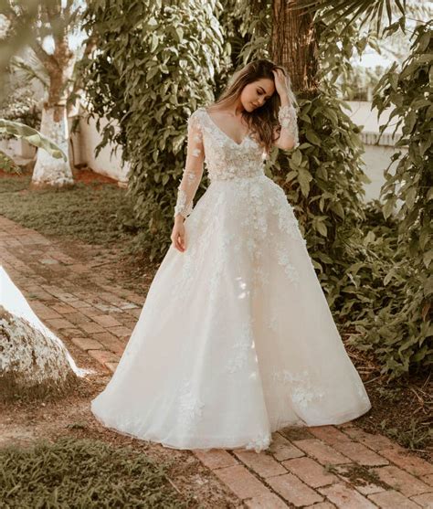 Bride Who Designed Her Own Modest Wedding Dress Says Theres Nothing