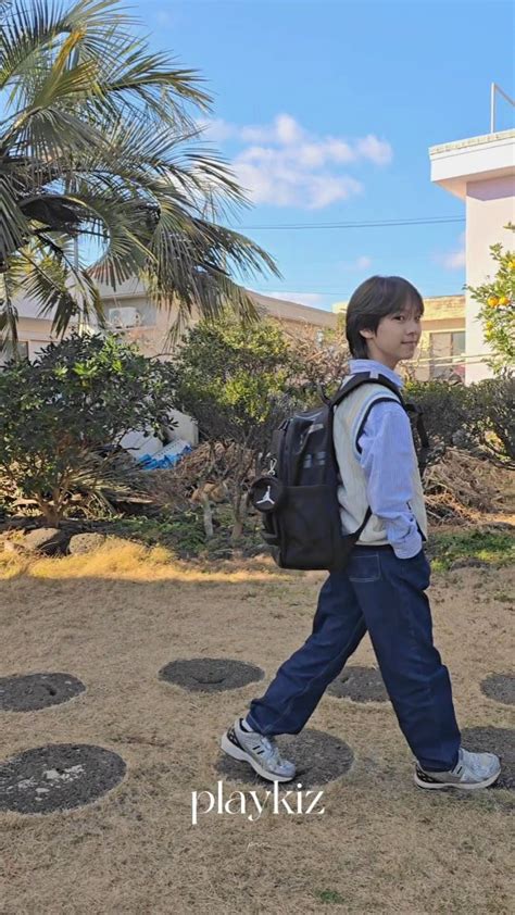 조여빈 조여나 조여준 엄마 여이령 조여준 촬영할 때도 너무 귀여웠던 스누피🤍 드디어 나왔네요🩵 이제 니트의 계절🫶🏻 삼남매 아역배우 키즈모델 주니어모델