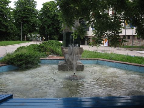 Фонтани САВЕКС ЕООД Проектиране и изграждане на ВиК басейни поливни системи помпени