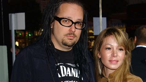 Korn Singer Jonathan Davis Estranged Wife Found Dead At 39 Us Weekly