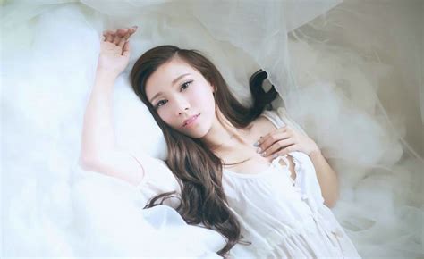 清纯娇嫩绝色美女小秀性感唯美婚纱私房诱惑写真 婚纱 绝色 私房 新浪新闻