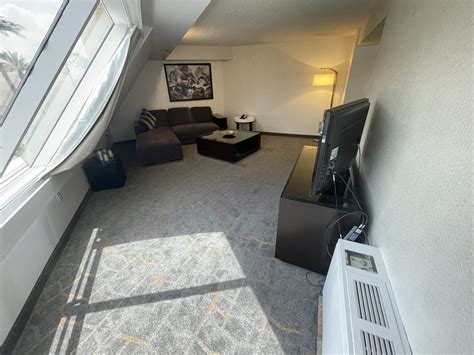 Luxor Las Vegas Big Pyramid Premier Corner Suite Review
