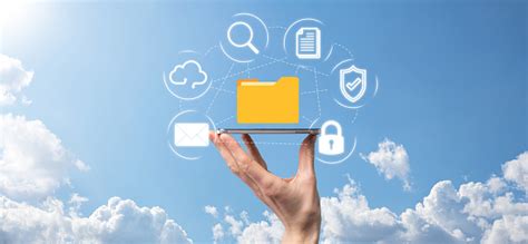 문서 관리 시스템 Dms 비즈니스 맨은 폴더 및 문서 아이콘을 보유합니다 회사 파일 및 정보를 보관 검색 및 관리하기 위한 소프트웨어입니다 인터넷 기술 개념디지털 보안