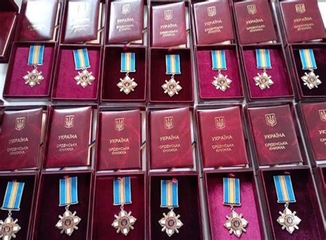 🥀Сьогодні в Коломиї родичам загиблих захисників України вручили державні нагороди якими