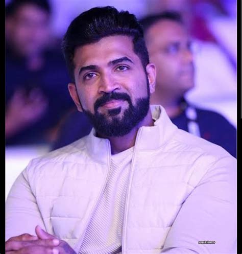 அடடே இந்த சின்ன பையன் தான் இந்த பிரபல நடிகரா புகைப்படத்தை பார்த்து ஆச்சரியத்தில் ரசிகர்கள்