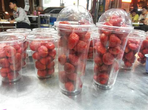 สตอเบอรี่สดคลุกบ๊วย อัมภานมสด จ้ำบ๊ะ ขนมปังสังขยา