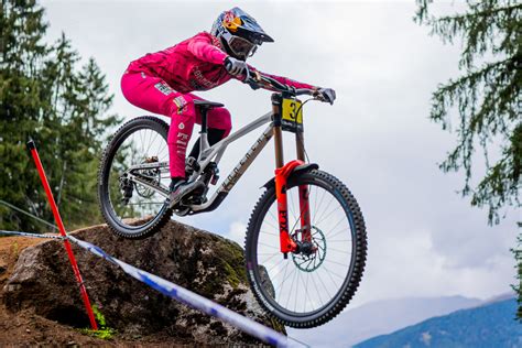 Nouveautés 2023 Commencal Commercialise Le Suprême Dh V5 ⋆ Vojo